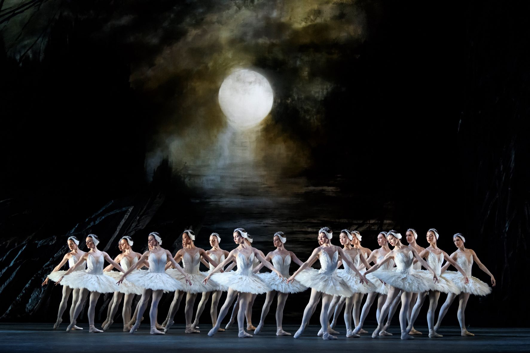 The Royal Opera House 21-22 | Swan Lake